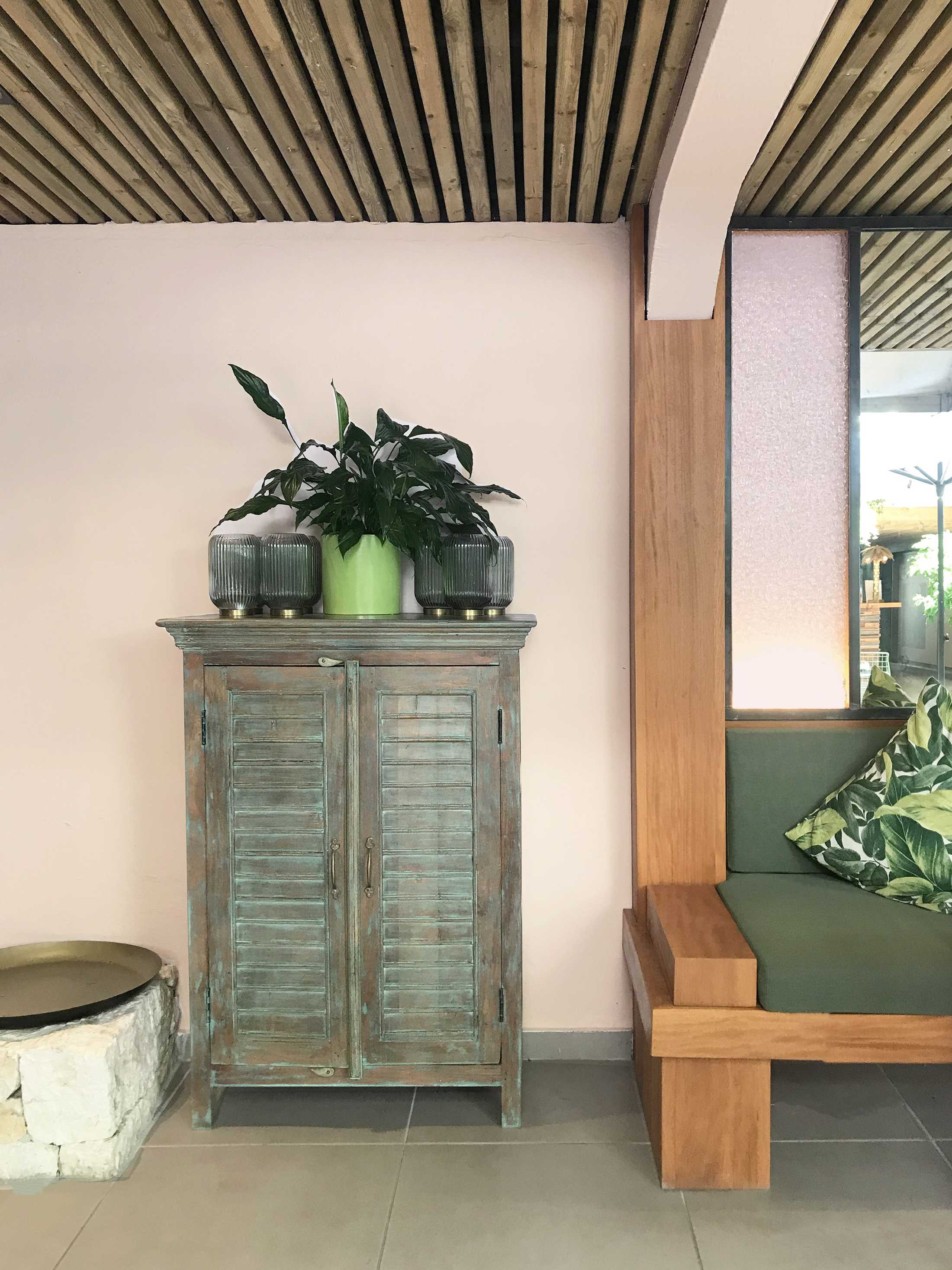 Interior design of a Caribbean restaurant
